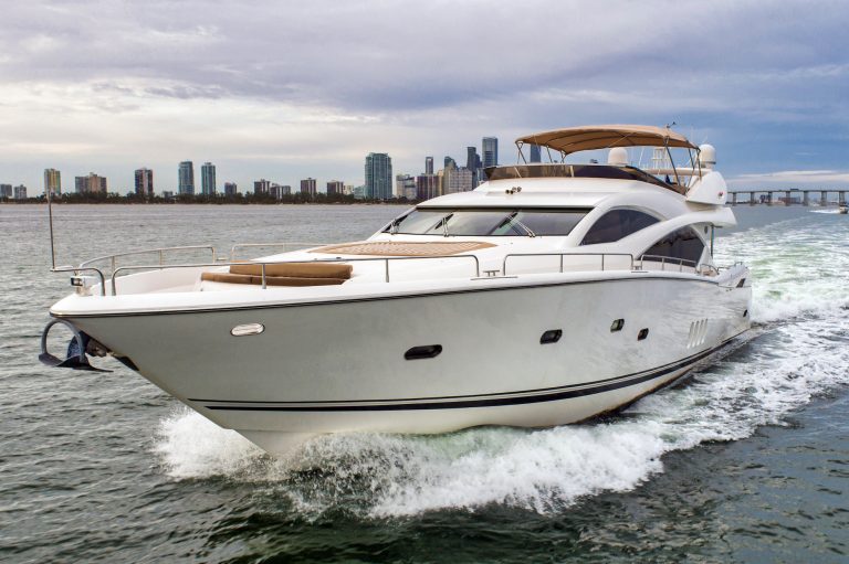 Private Yacht Rentals in Miami, FL and Hamptons, NY | Breezo Experiences